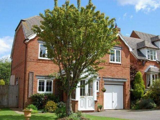 4 bedroom detached house to rent