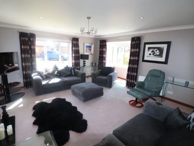 4 bedroom detached house to rent