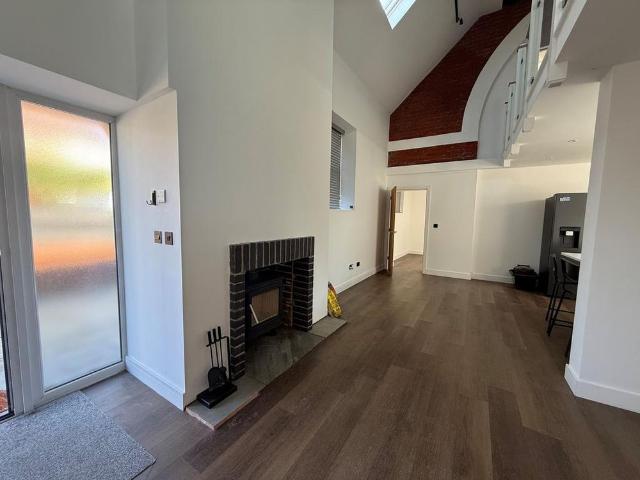 4 bedroom detached house to rent