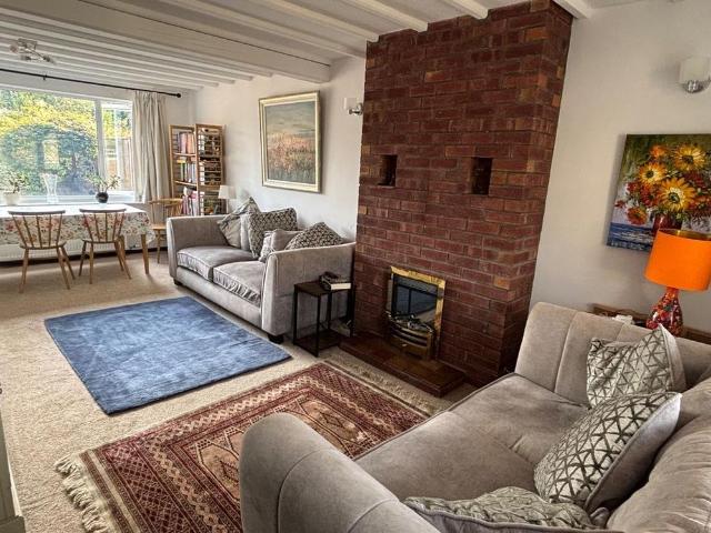 4 bedroom detached house to rent