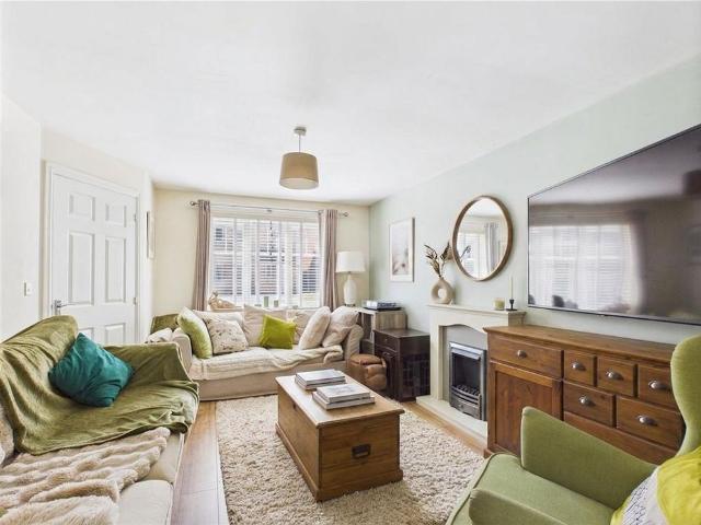 4 bedroom detached house to rent