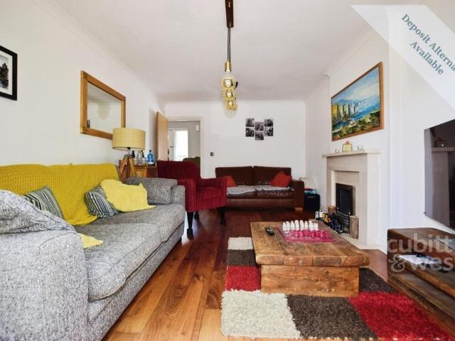 4 bedroom detached house to rent