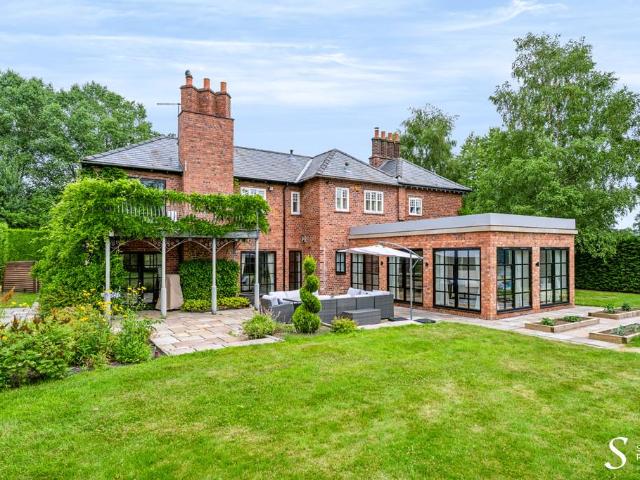 4 bedroom detached house to rent