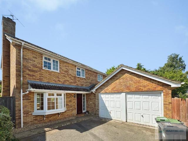 4 bedroom detached house to rent