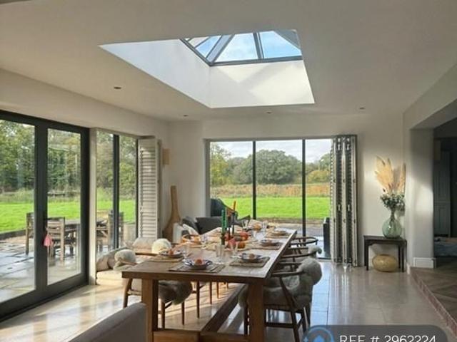 4 bedroom detached house to rent