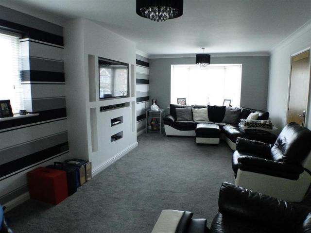 4 bedroom detached house to rent