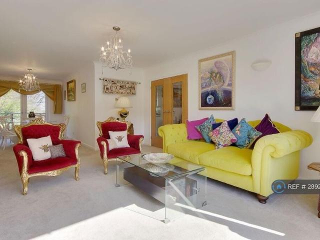 4 bedroom detached house to rent