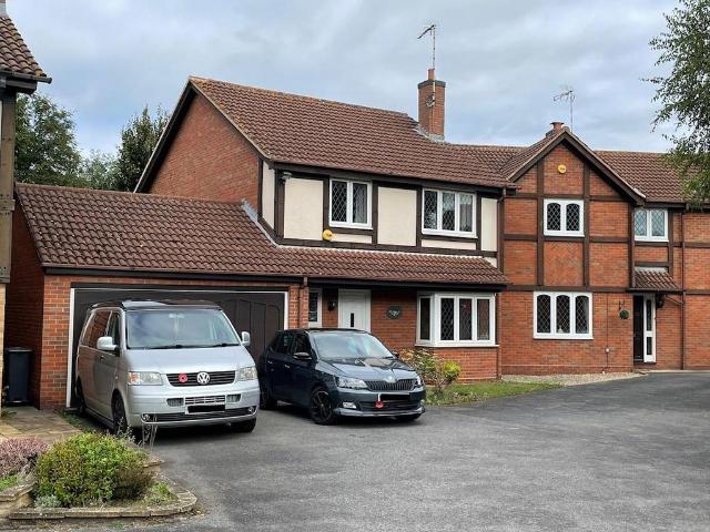 4 bedroom detached house to rent