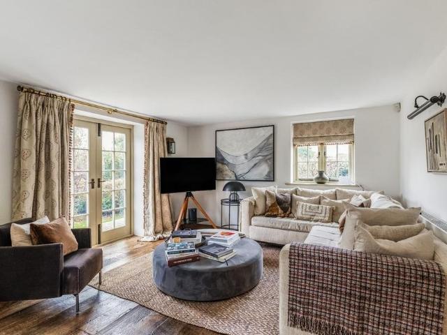 4 bedroom detached house to rent
