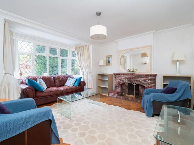 4 bedroom detached house to rent