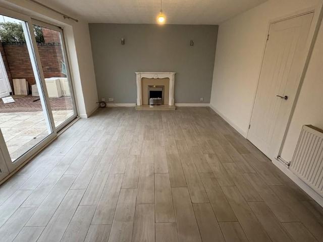 4 bedroom detached house to rent