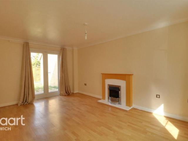 4 bedroom detached house to rent