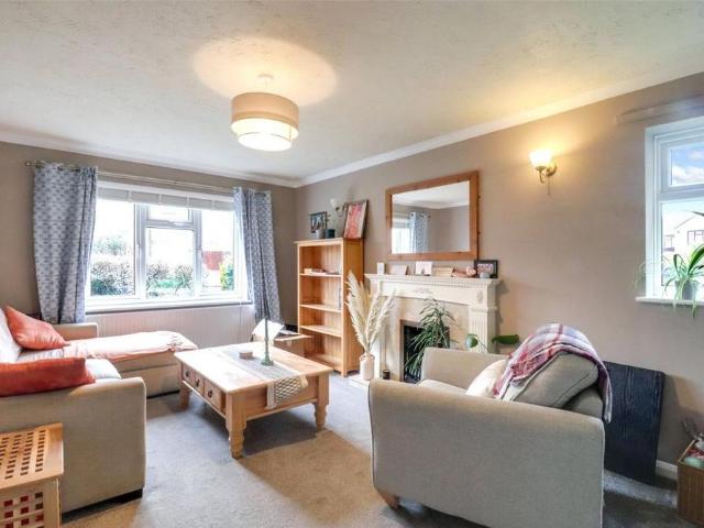 4 bedroom detached house to rent