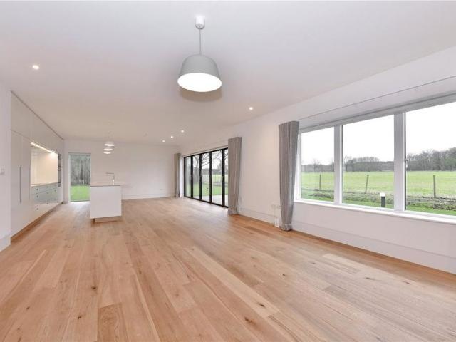 4 bedroom detached house to rent