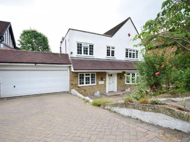 4 bedroom detached house to rent
