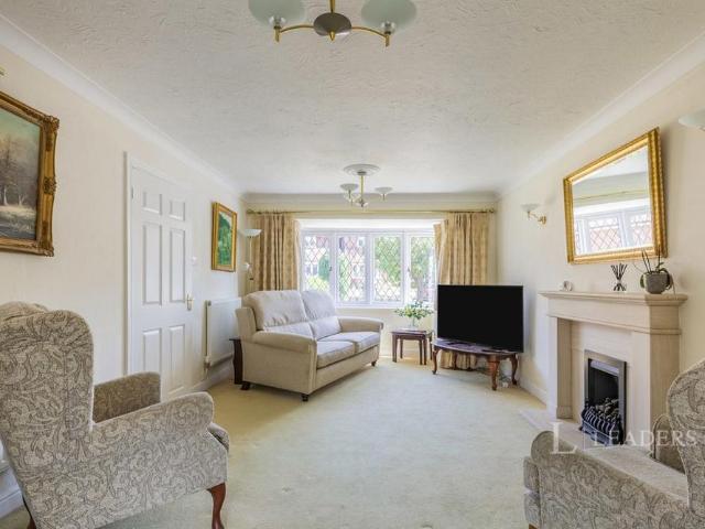 4 bedroom detached house to rent