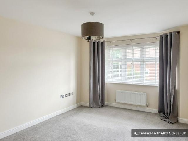 4 bedroom detached house to rent