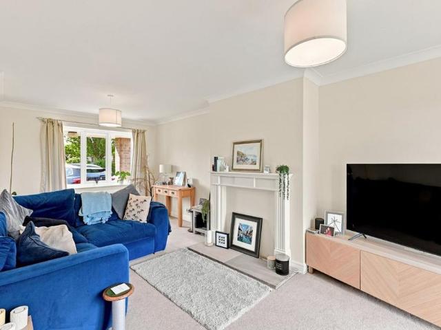 4 bedroom detached house to rent