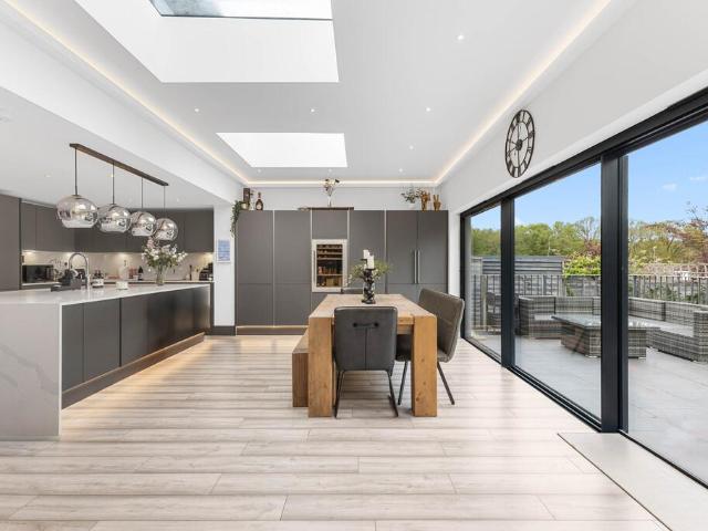 4 bedroom detached house to rent