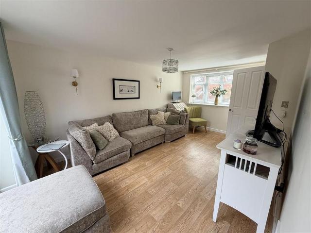 4 bedroom detached house to rent