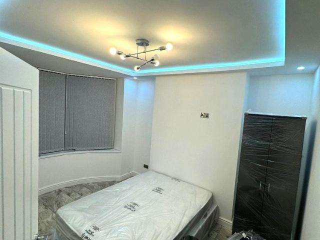 4 bedroom detached house to rent
