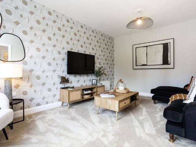 4 bedroom detached house to rent