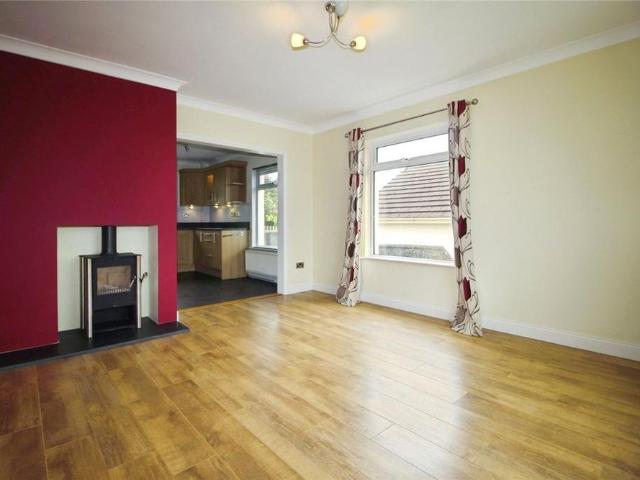 4 bedroom detached house to rent