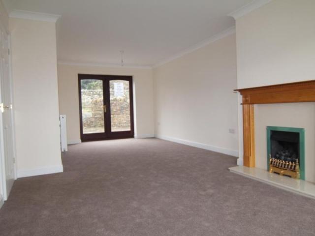 4 bedroom detached house to rent