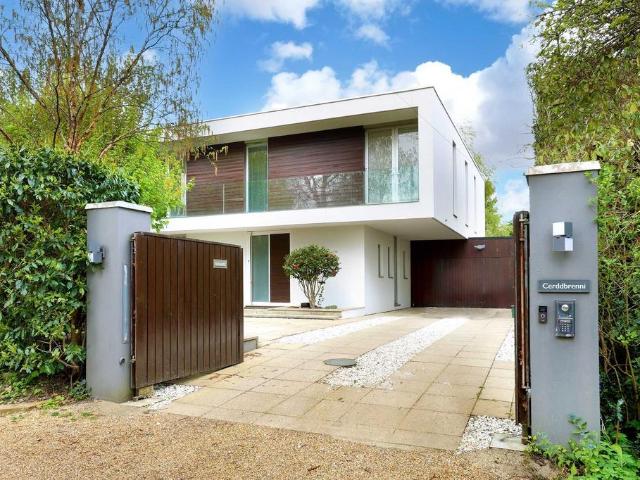 4 bedroom detached house to rent
