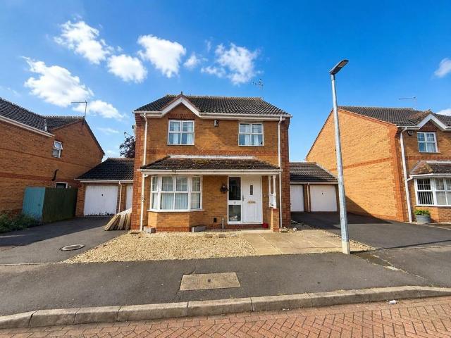 4 bedroom detached house to rent