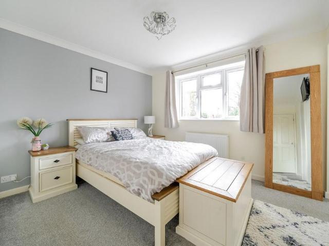 4 bedroom detached house to rent