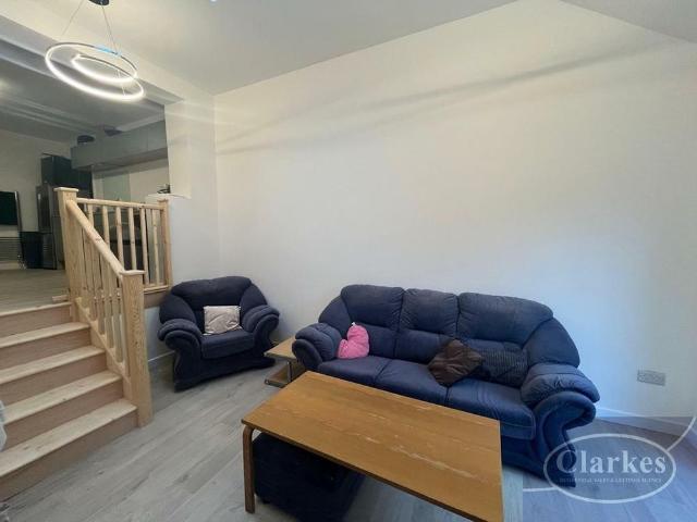 4 bedroom detached house to rent