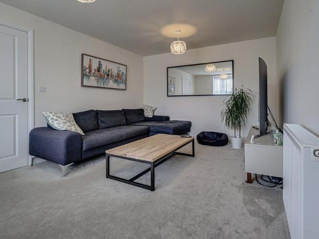 4 bedroom detached house to rent