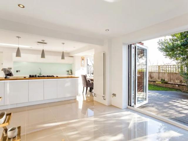 4 bedroom detached house to rent