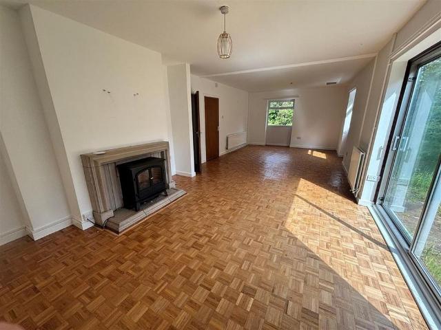 4 bedroom detached house to rent