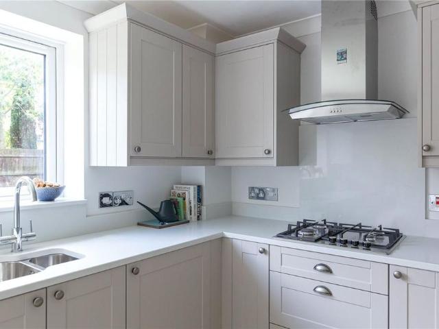 4 bedroom detached house to rent