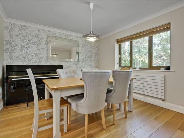 4 bedroom detached house to rent