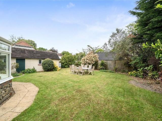 4 bedroom detached house to rent