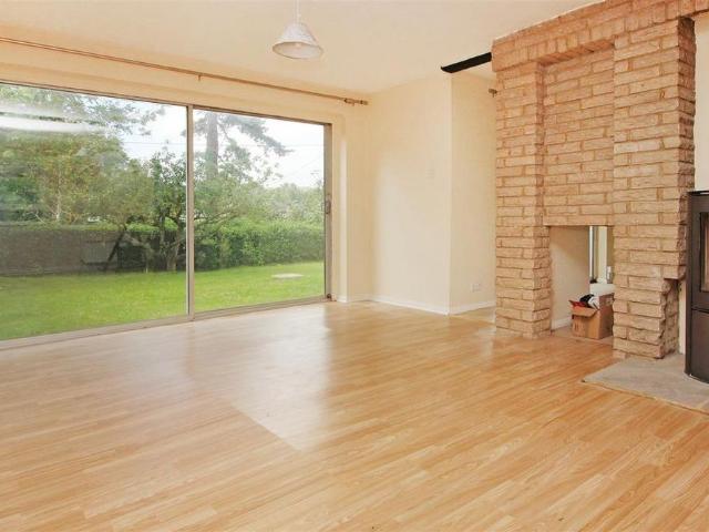 4 bedroom detached house to rent