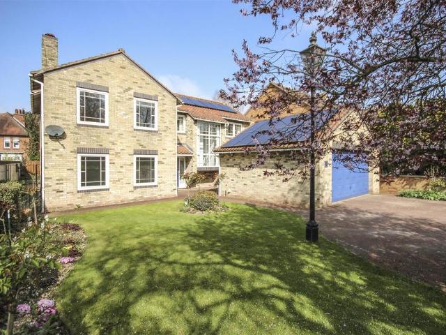 4 bedroom detached house to rent