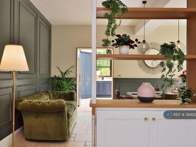 4 bedroom detached house to rent