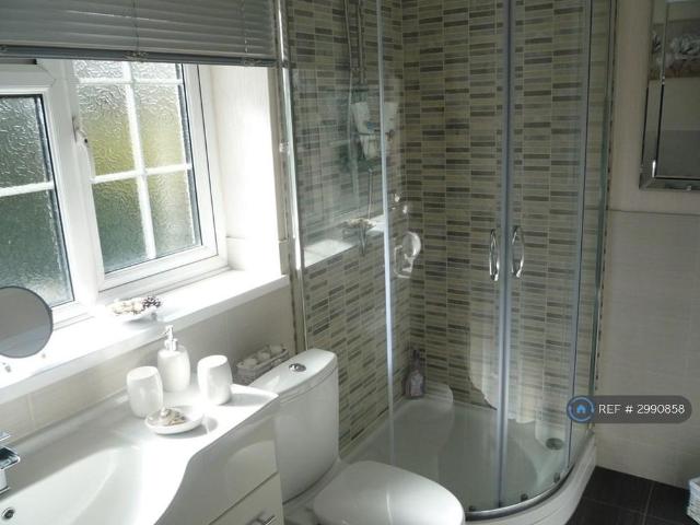 4 bedroom detached house to rent