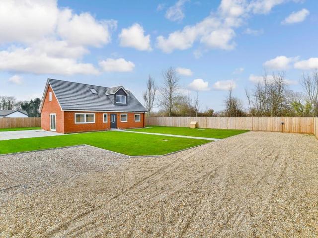 4 bedroom detached house to rent