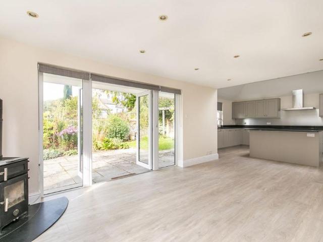 4 bedroom detached house to rent