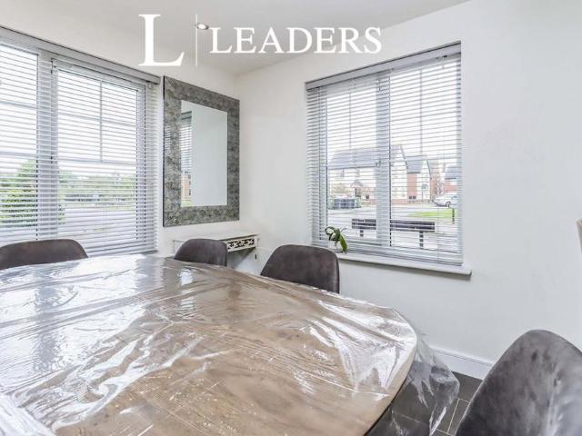 4 bedroom detached house to rent
