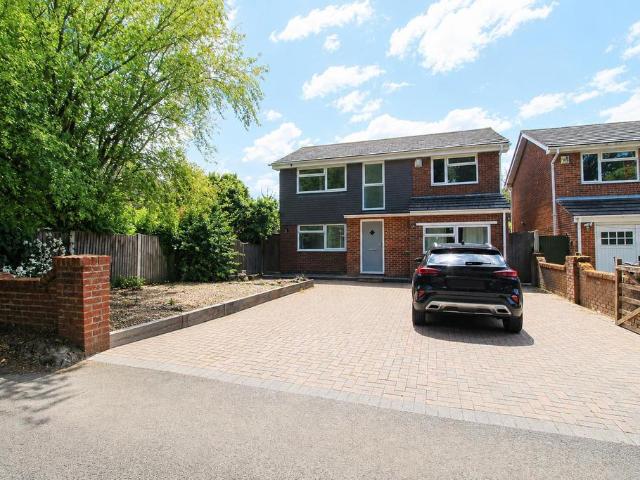 4 bedroom detached house to rent