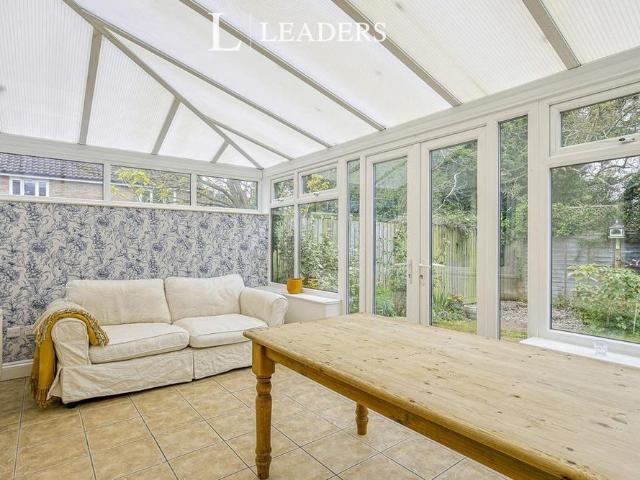 4 bedroom detached house to rent