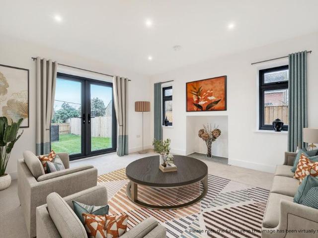 4 bedroom detached house to rent