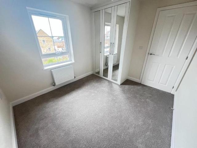 4 bedroom detached house to rent