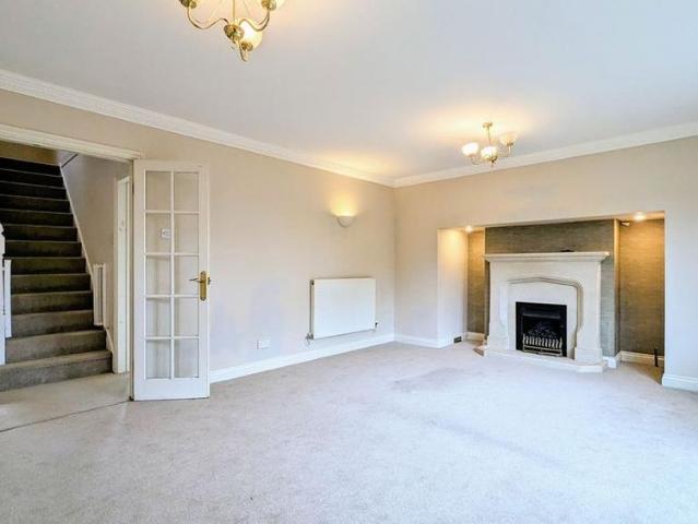 4 bedroom detached house to rent